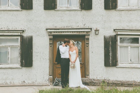Blumen, Wiesen, die Berge und ein super süßes Paar von Lene Photography ...