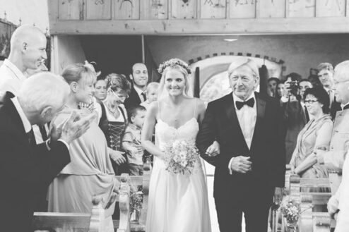 Blumen, Wiesen, die Berge und ein super süßes Paar von Lene Photography ...